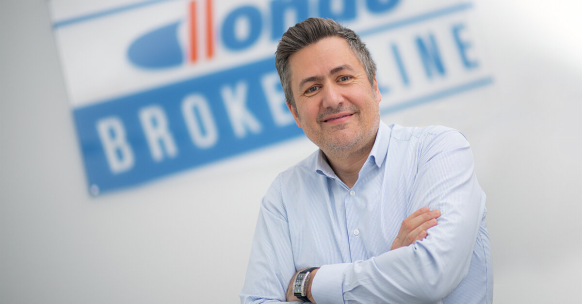 Alexander Rief leitet die DONAU Brokerline in Wien